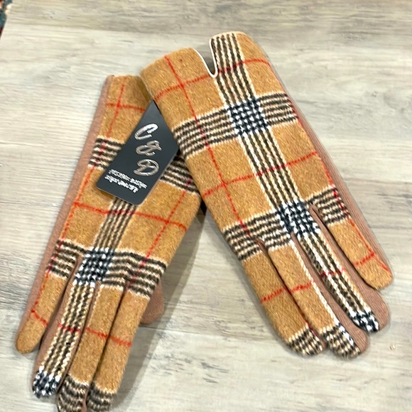 MK Boutique | Accessories | New Checkered Womens Stretch Plaid Glove ...